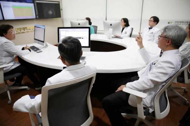 네이밍| 암과의 전쟁서 통찰력 부여 ‘IBM 왓슨 헬스’