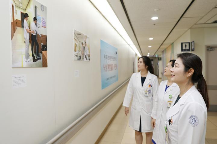 일산백병원, 낙상예방활동 사진전 개최